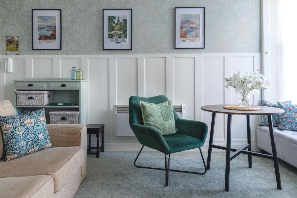 Carvetii - Meg's Studio - 1st Floor, Dunfermline City Centre ...