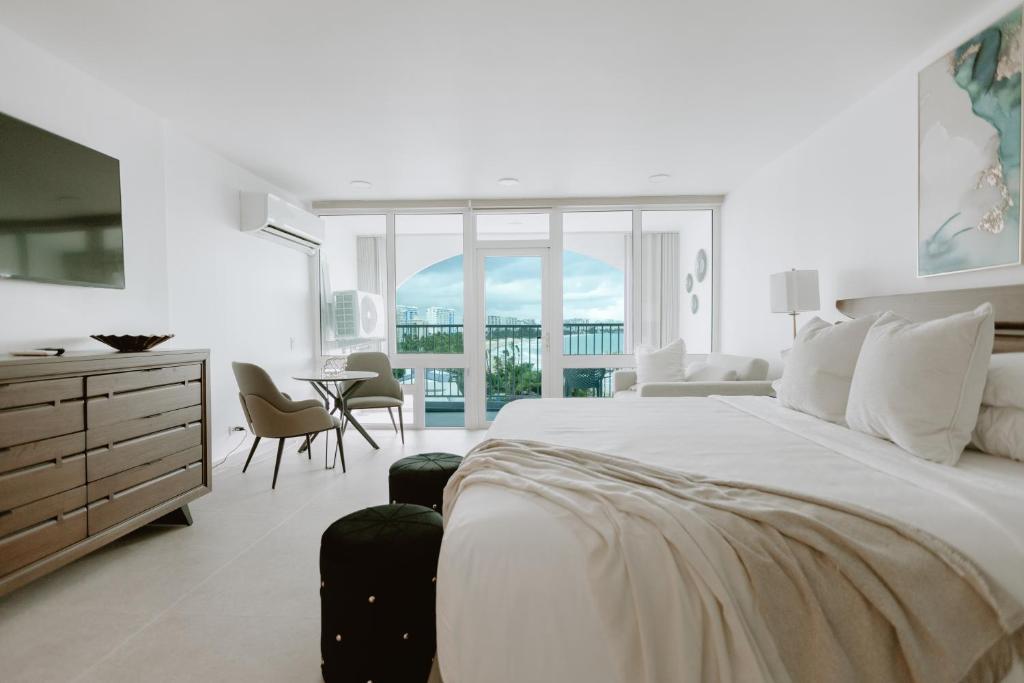 Lux Beachfront Studio Isla Verde, San Juan (updated prices 2025)