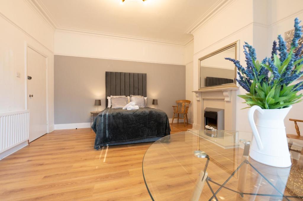 Wingrove 5 Bdrm Large House Free Parking and Wifi, Newcastle upon Tyne ...