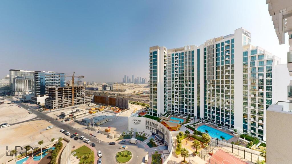 Stylish Studio Retreat in Azizi Farhad, Dubai (updated prices 2025)