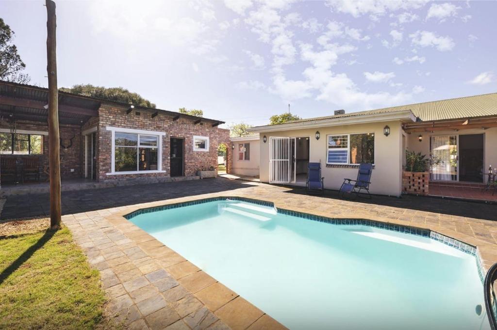 Temba Private Game Reserve Aloe Temba Safari Lodge, Howiesonʼs Poort ...