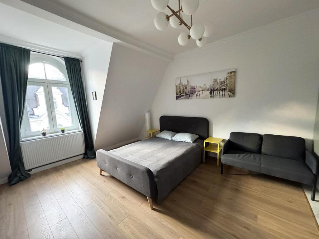 Nowoczesna kawalerka w zabytkowej kamienicy w centrum miasta, Poznań (tarifs actualisés, 2025)