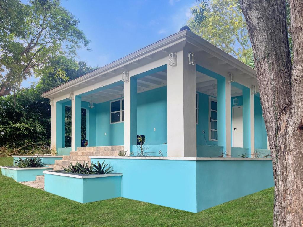 The Sunshine House, Christiansted (updated prices 2026)