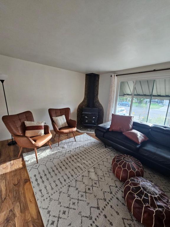 NEW! The Rustler Retreat - Cozy Sandy Home, 샌디 (2026년 최신 요금)