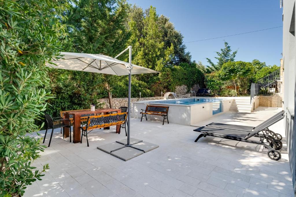 Villa Hedonia with heated pool, Diklo, Zadar (updated prices 2025)