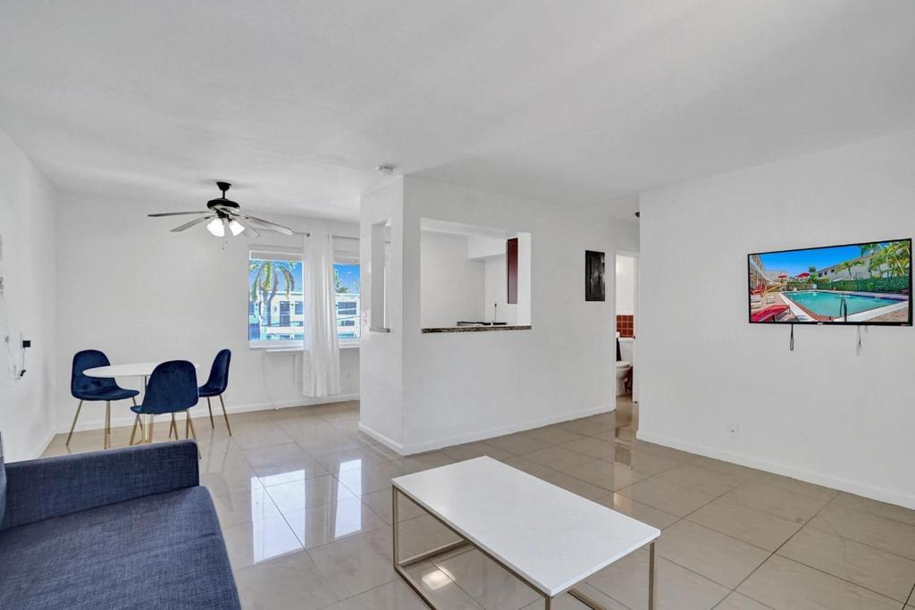 Waterfront Studio Hollywood Boardwalk Pool, Dania Beach (updated prices ...