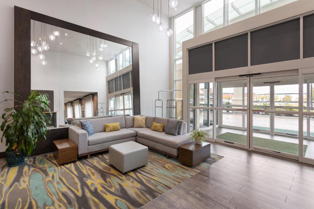 Holiday Inn & Suites - Savannah Airport - Pooler by IHG, Savannah ...