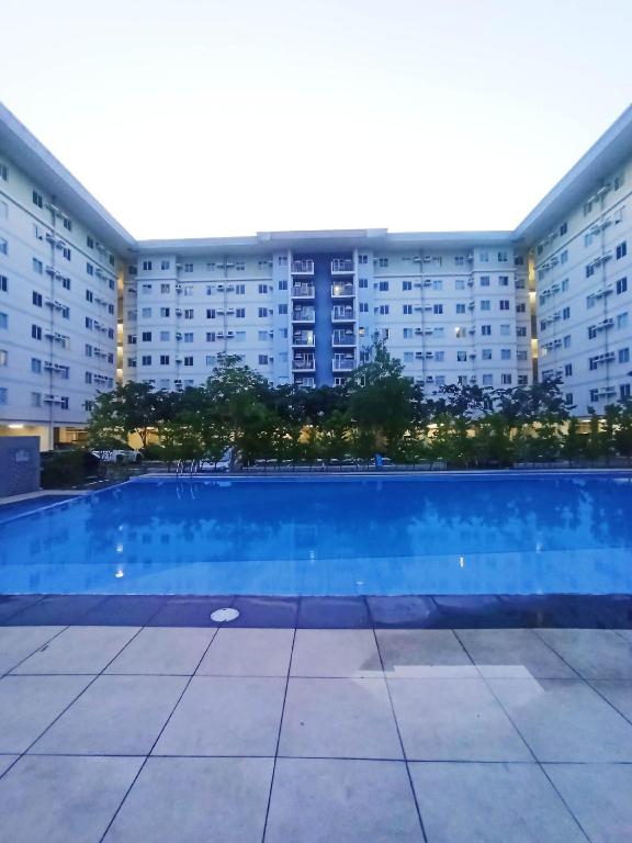 Sonia's Transient Condo, Tunkong Manga (updated prices 2026)