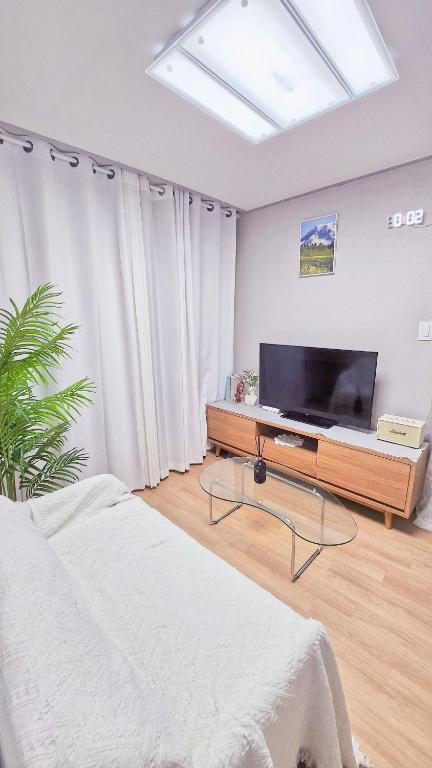 Artistay #6 - pet friendly - 1 Room - Party Room - Sillim Station ...