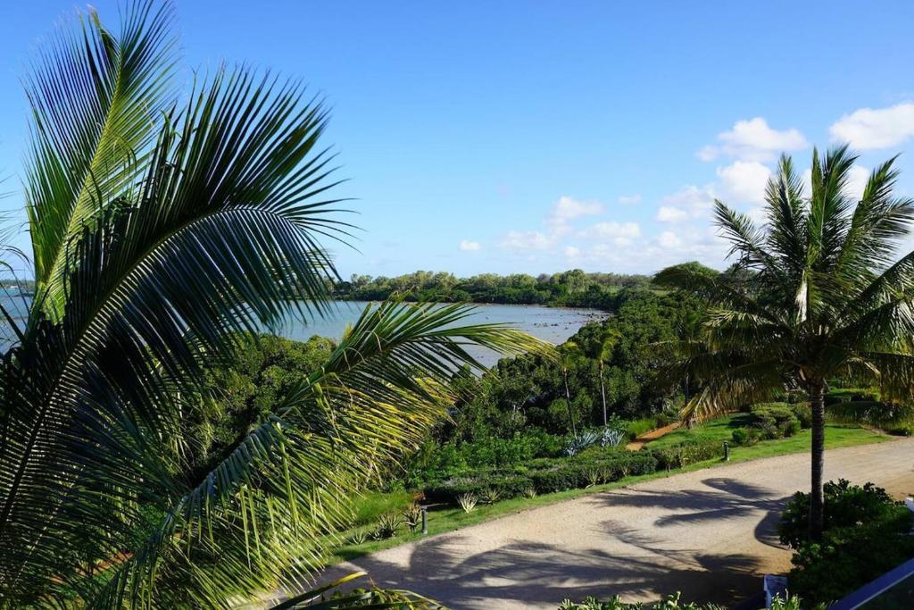 Azuri 4 Bedroom Beachfront Golf Villa, Roches Noires (updated prices 2025)