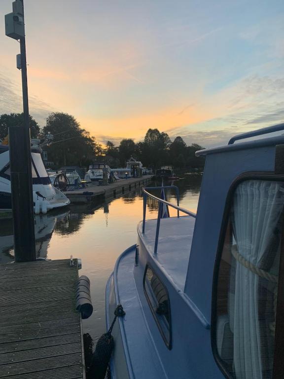 Stunning Classic Dutch Barge near Henley & Marlow, Bourne End (updated ...