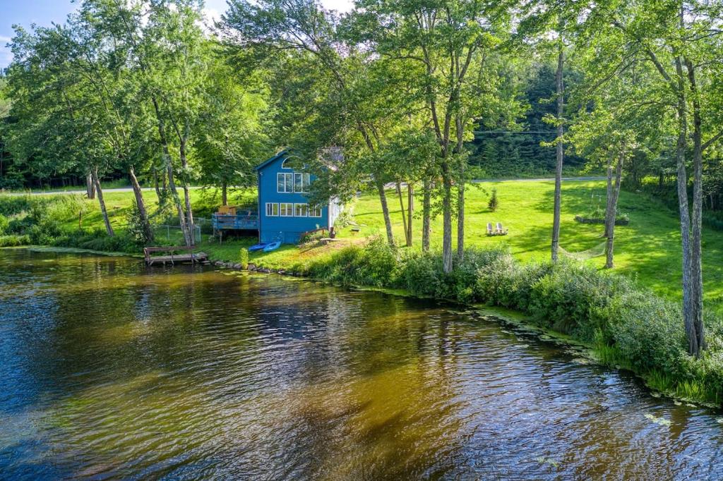 In the clouds your cozy- lake house, Swan Lake (updated prices 2026)