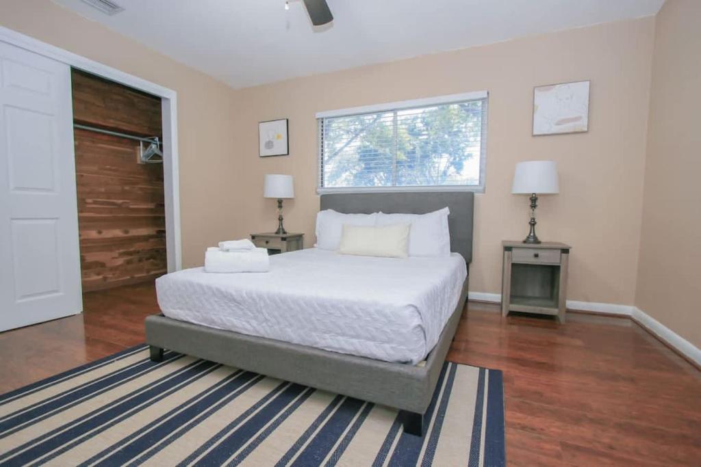Sunset Paradise Escape Minutes to the Beach, Largo (updated prices 2025)
