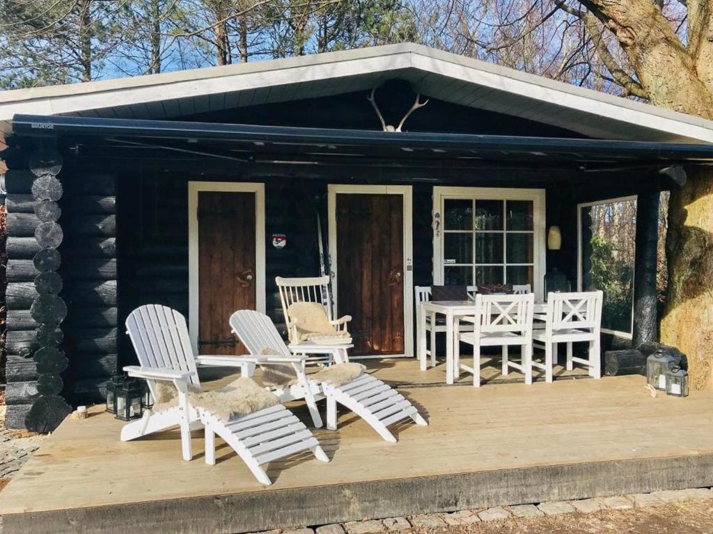 Alpine-Style Log Cabin With Field View, Kvistgård (updated prices 2025)