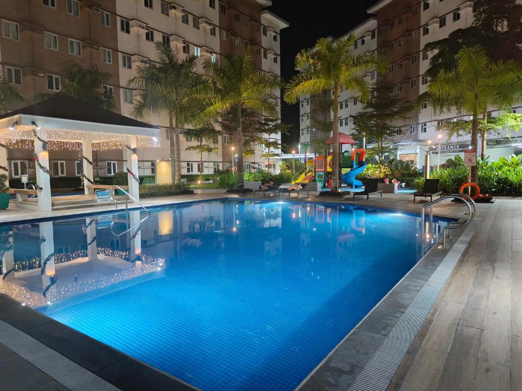 Happy Stays D - Family Suite at SMDC Hope Residences, Trece Martires ...