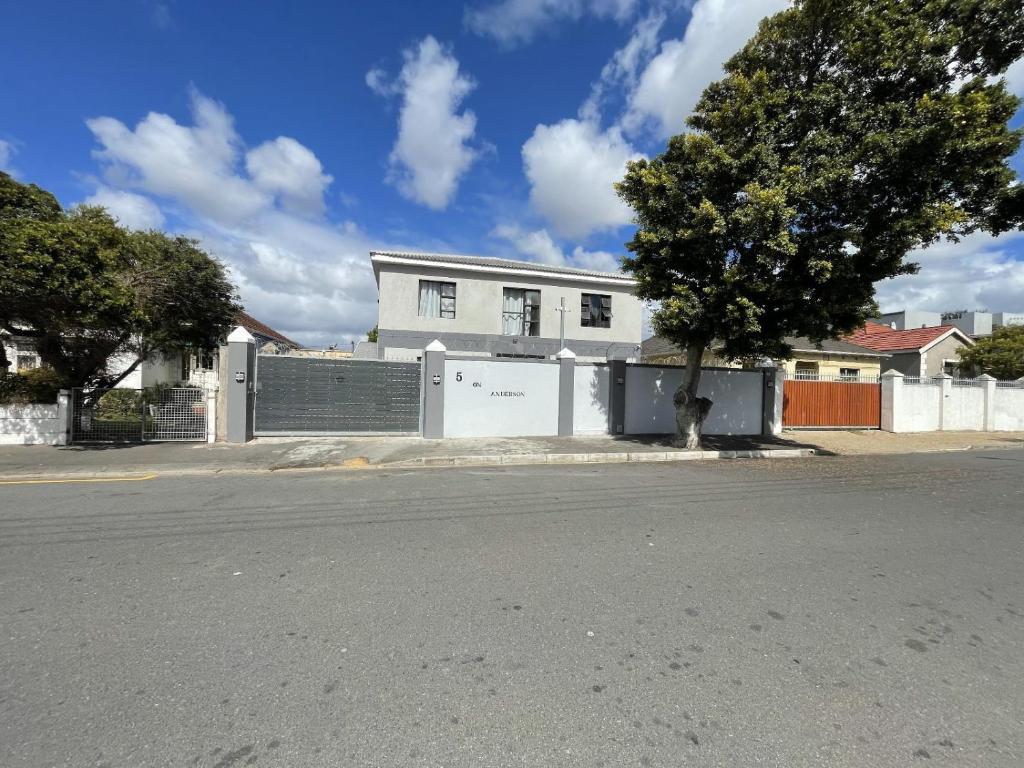 Adiel Guesthouse, Cape Town (updated prices 2026)