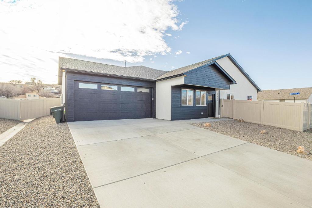 New Junction Escape Modern Home W- Office, Grand Junction (updated ...