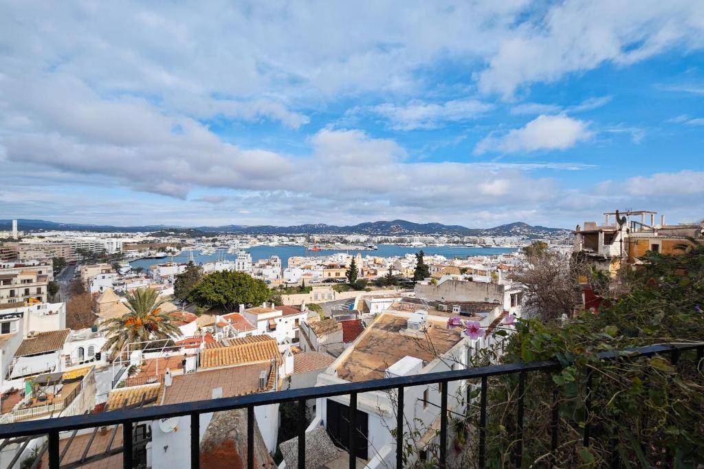 Navila Pasillo Superior, Ibiza Town (updated prices 2025)