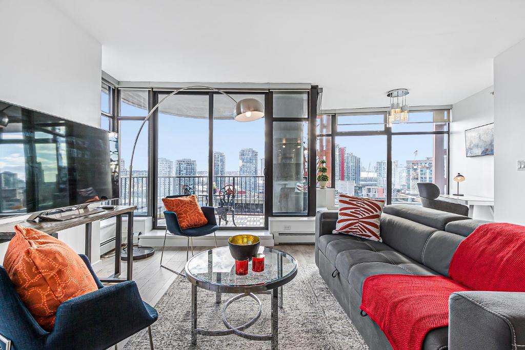 Spacious Modern High-Rise with Ocean & City Views, Vancouver (precios ...