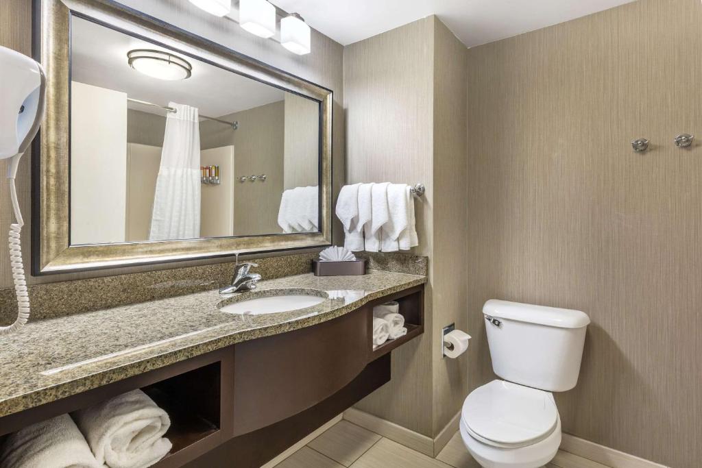 Comfort Inn & Suites Logan International Airport, Revere (updated ...