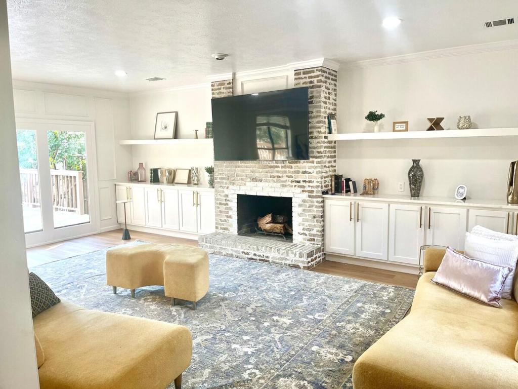 Dallas Cottage in Lux, Dallas (updated prices 2025)