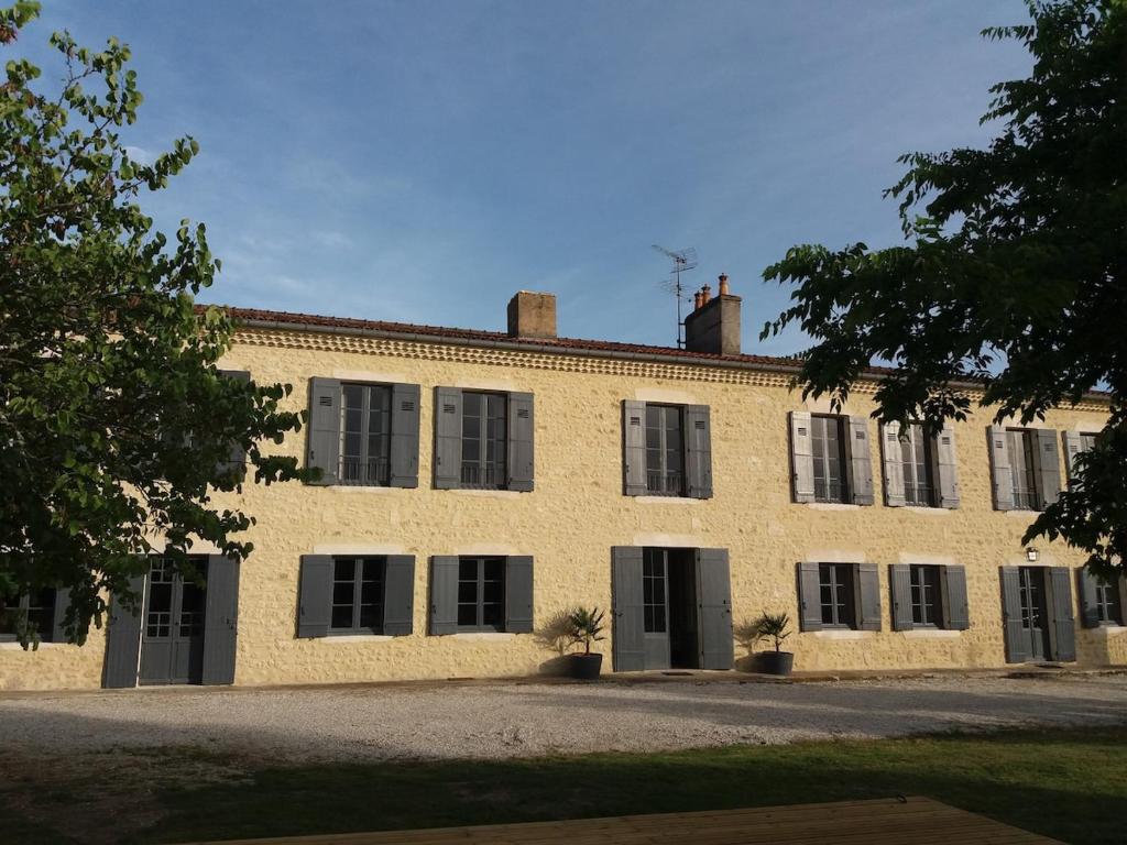 Château La Valière, Saint-Christoly-Médoc (updated prices 2025)