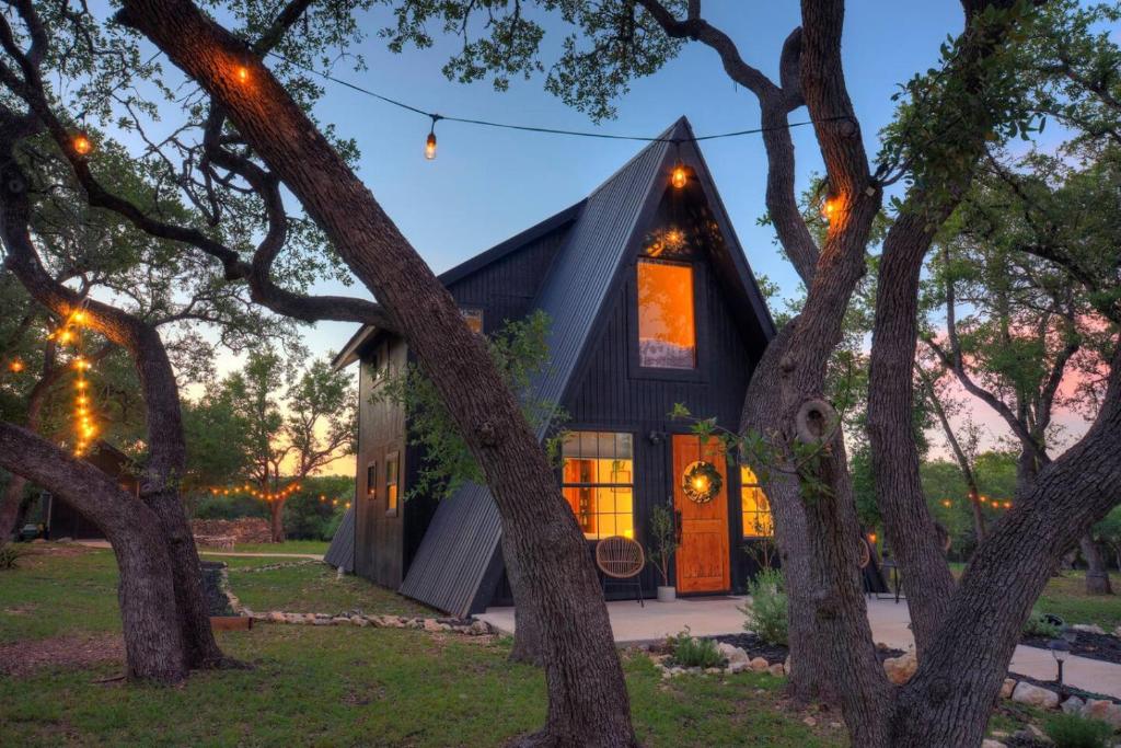 NEW Treehouse at Link Lane 2 Acres w Hot Tub, Wimberley (updated prices ...