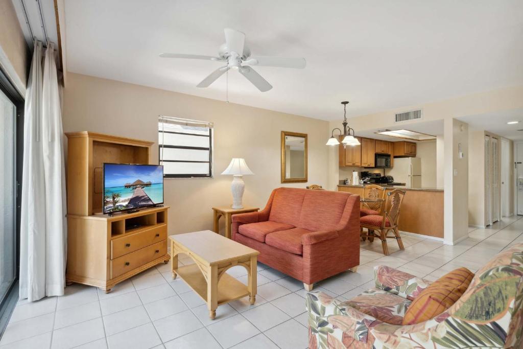 Resort View and Corner Unit, Naples (updated prices 2026)
