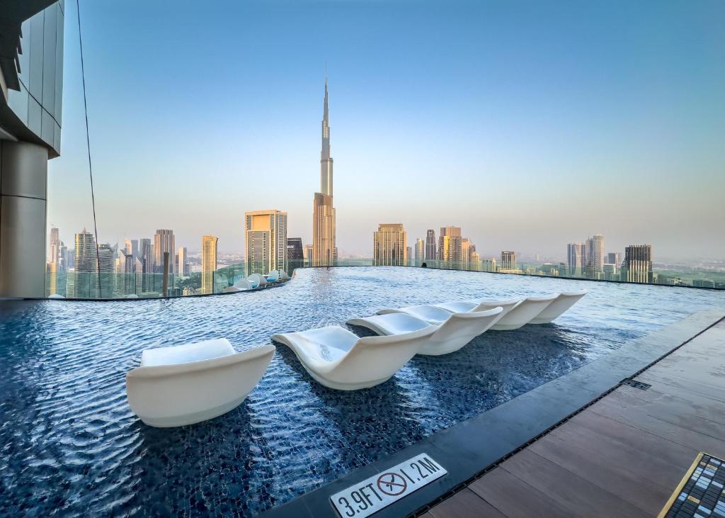 Sky Pool Gem with Iconic Burj Khalifa Views 3Br apartment in Paramount Hotel Midtown, Dubai ...