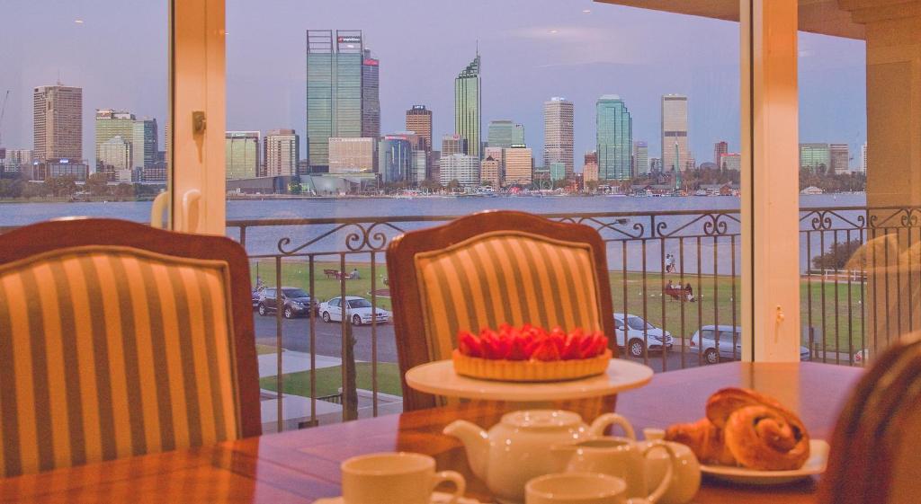 The Peninsula Riverside Serviced Apartments, Perth (updated prices 2025)