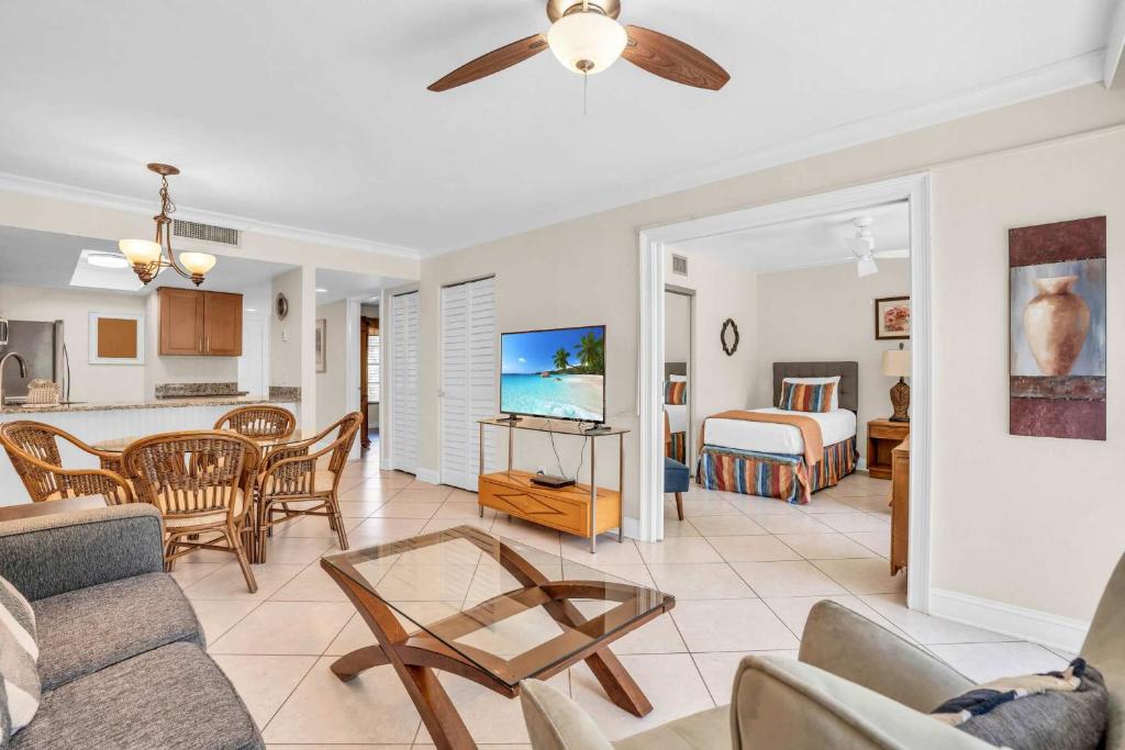1st Floor With Reosrt Views, Naples (updated prices 2026)