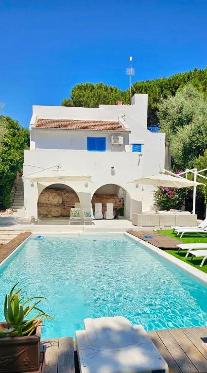 Luxury Ostuni Beachfront Villa with Pool & Private Parking, Ostuni ...