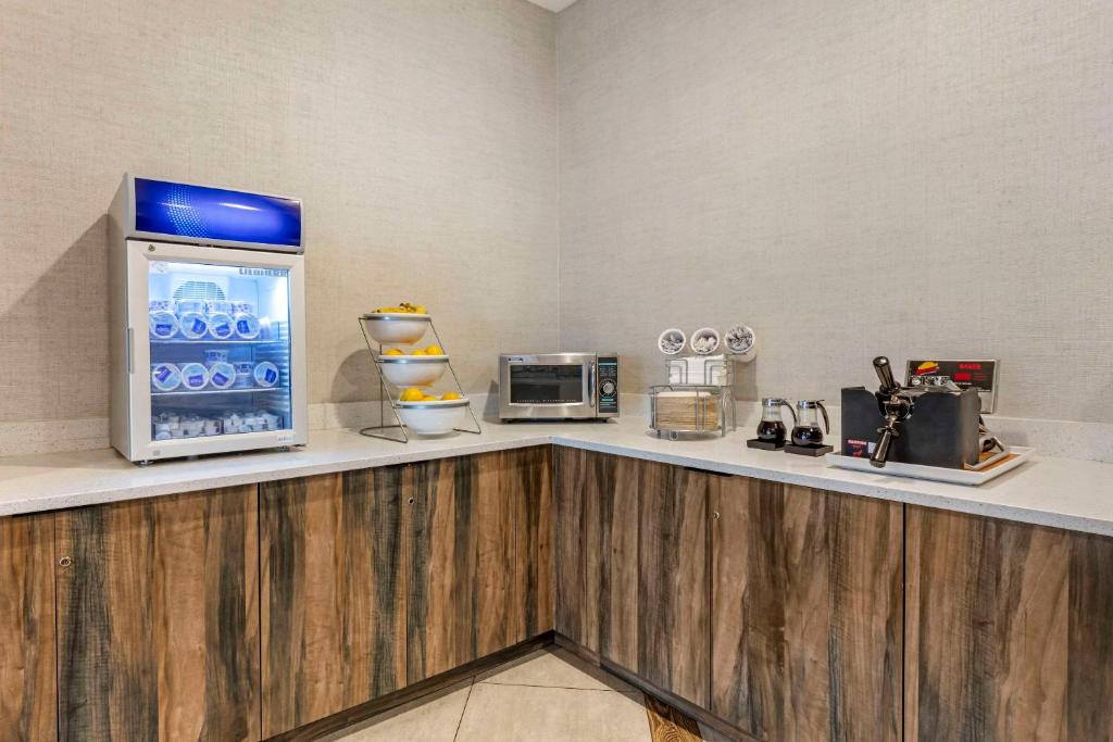 Comfort Inn & Suites Miami International Airport, Miami (updated prices ...