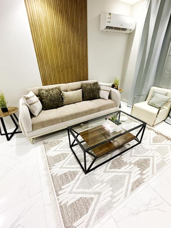 Beautiful apartment with garden and private entrance 2C, Riyadh ...