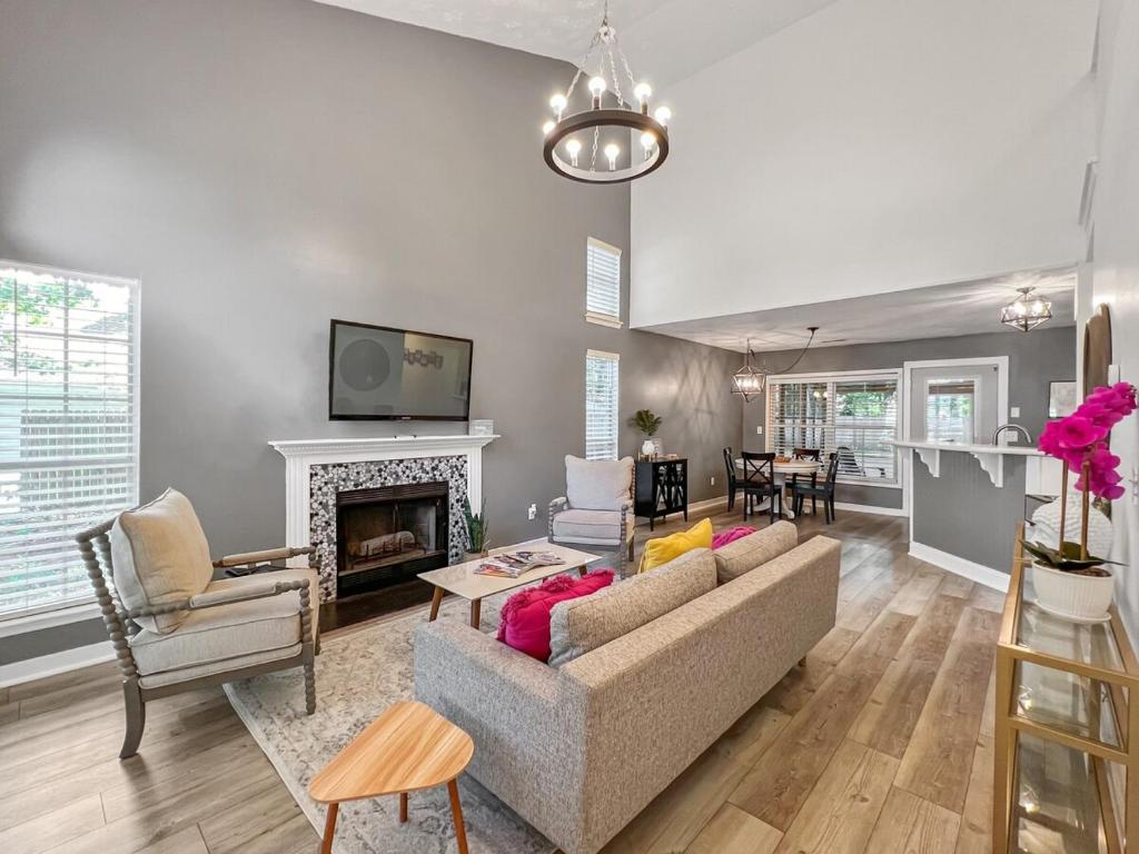 The Paramour comfy home with ground floor bedroom and fenced in yard ...