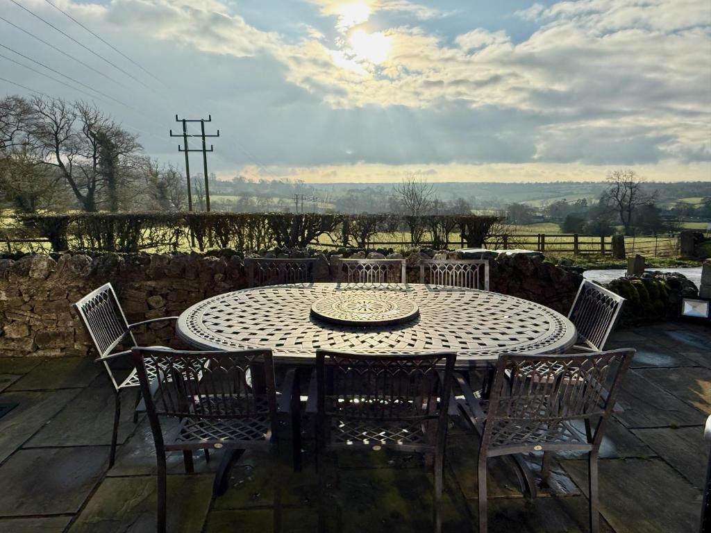 Standlow Farm, Kniveton (updated prices 2026)