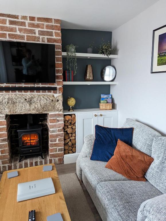 Robin Cottage, Chesterfield (updated prices 2025)