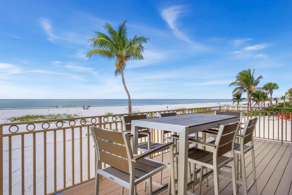 Beachfront Palace Saint Kyrollos VI by Sun Palace Vacations, Fort Myers ...