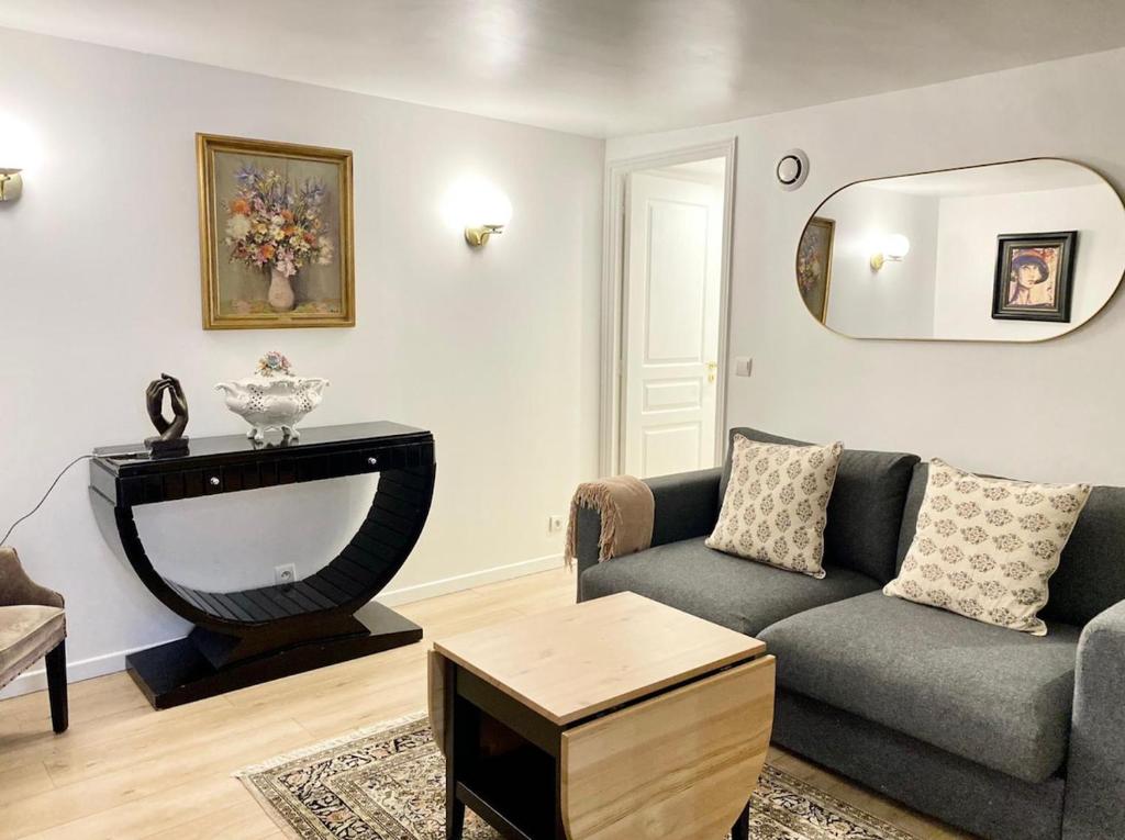 Luxury Apartment in the Golden Triangle - Paris, Paris (updated prices ...