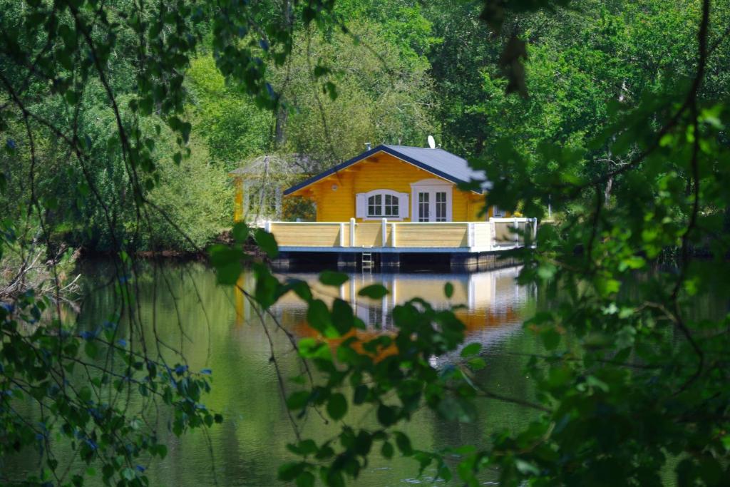 Chalet flottant sur lac et spa, Mios (precios actualizados 2025)