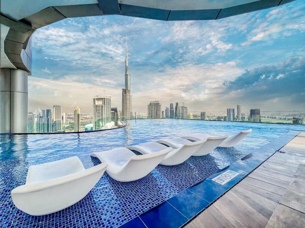 Tallest Infinity Pool with Burj Khalifa Views, Dubai (updated prices 2026)