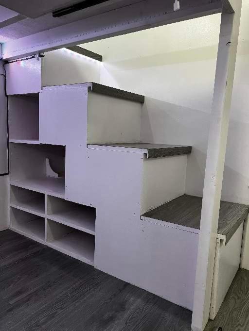 Cozy minimalist aesthetic room Loft type bed, 마닐라 (2025년 최신 요금)