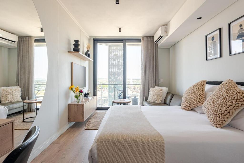 Cozy Stay at The Ellipse Waterfall, Midrand (updated prices 2025)