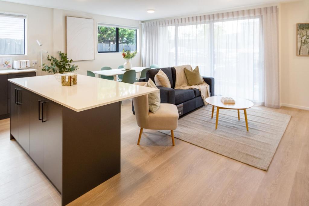 Spacious City Retreat Perfect for Getaways, Christchurch (updated ...