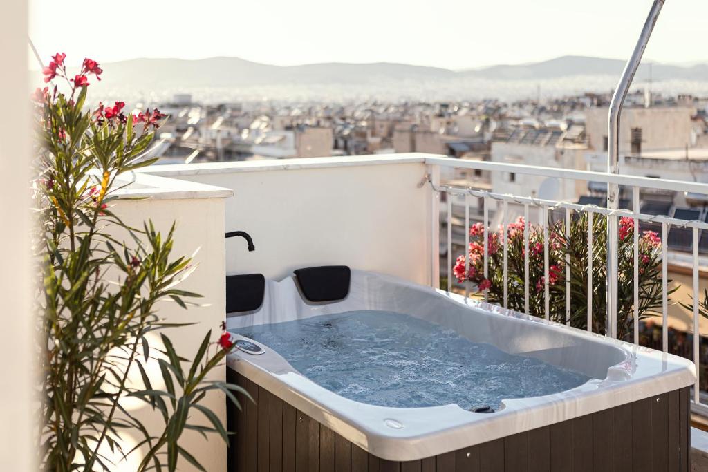 Rooftops of Athens - Vathi Studio Jacuzzi & View, Atenas (preços ...