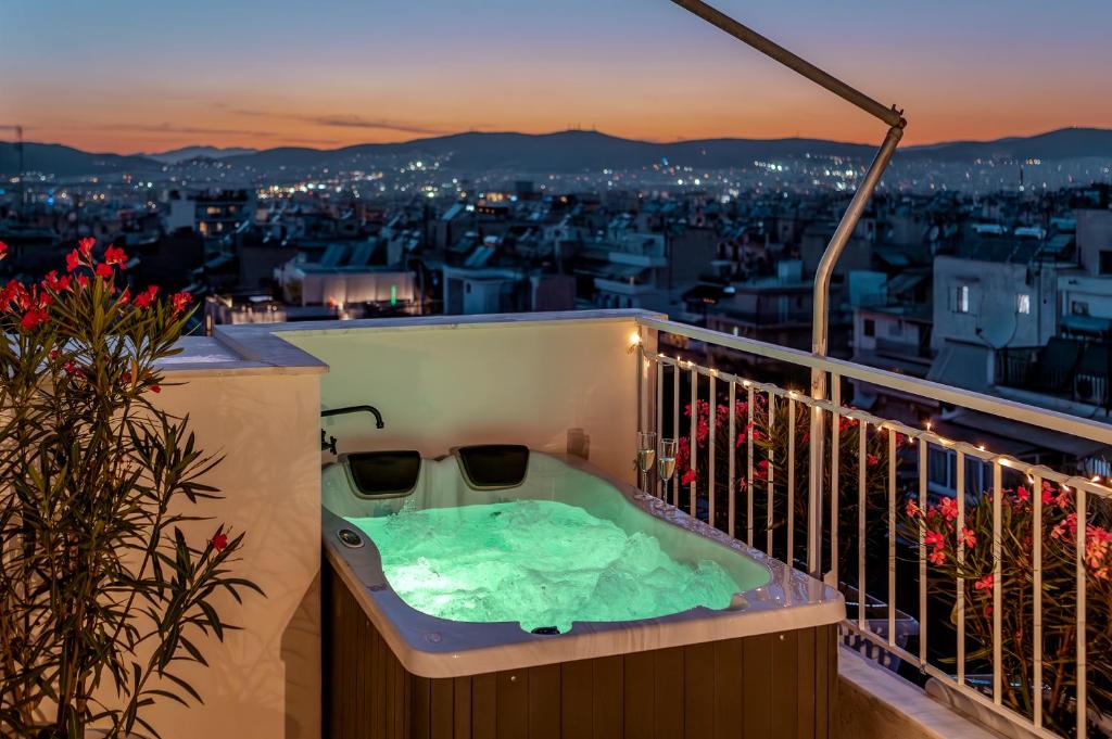 Rooftops of Athens - Vathi Studio Jacuzzi & View, Athens (updated ...
