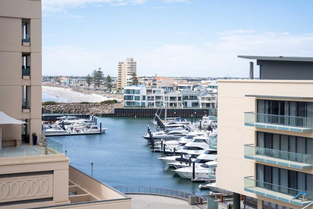 Belle Escapes - Ocean Views at the Bay, Glenelg (updated prices 2025)
