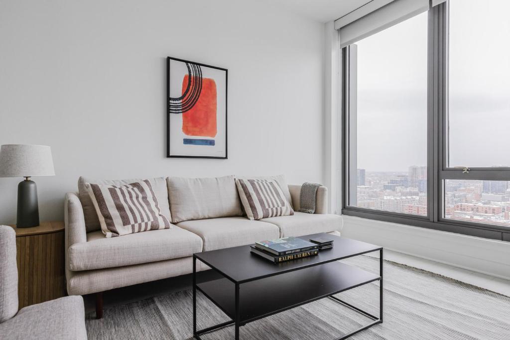 Blueground West Loop pool AC nr Willis CHI-1163, Chicago (updated prices 2025)