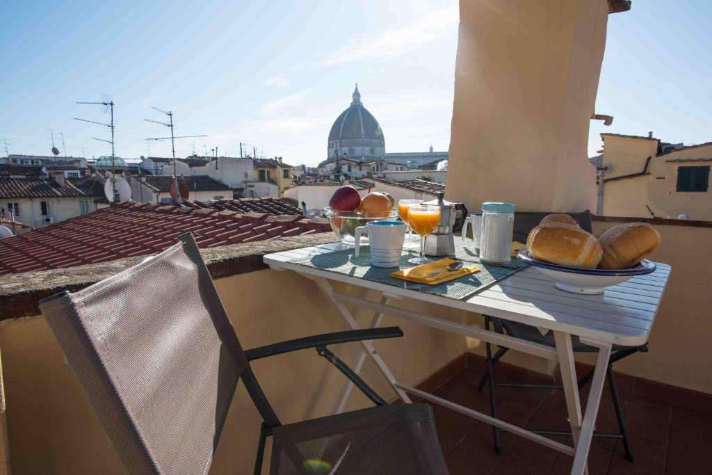 A refuge with a terrace overlooking the Duomo, Florence (updated prices ...