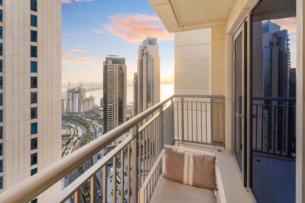 FAM Living - Harbour View 2,1 Bed, partial Sea view, Dubai (updated ...